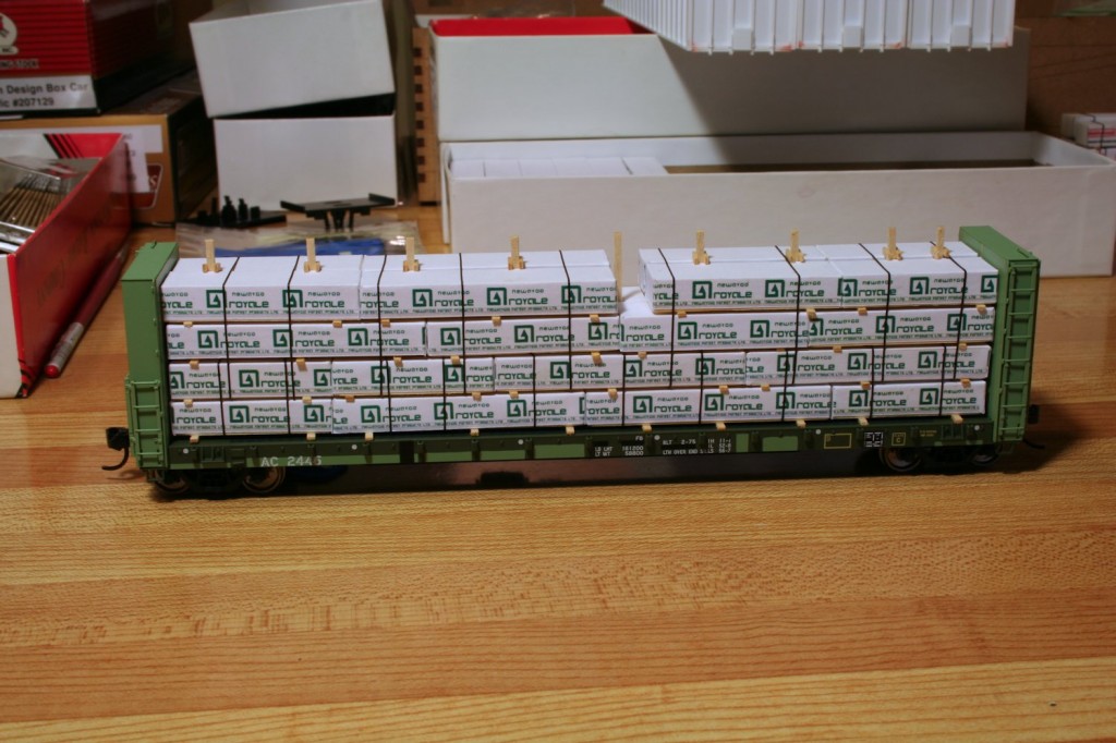 Lumber Loads | Algoma Central in HO Scale